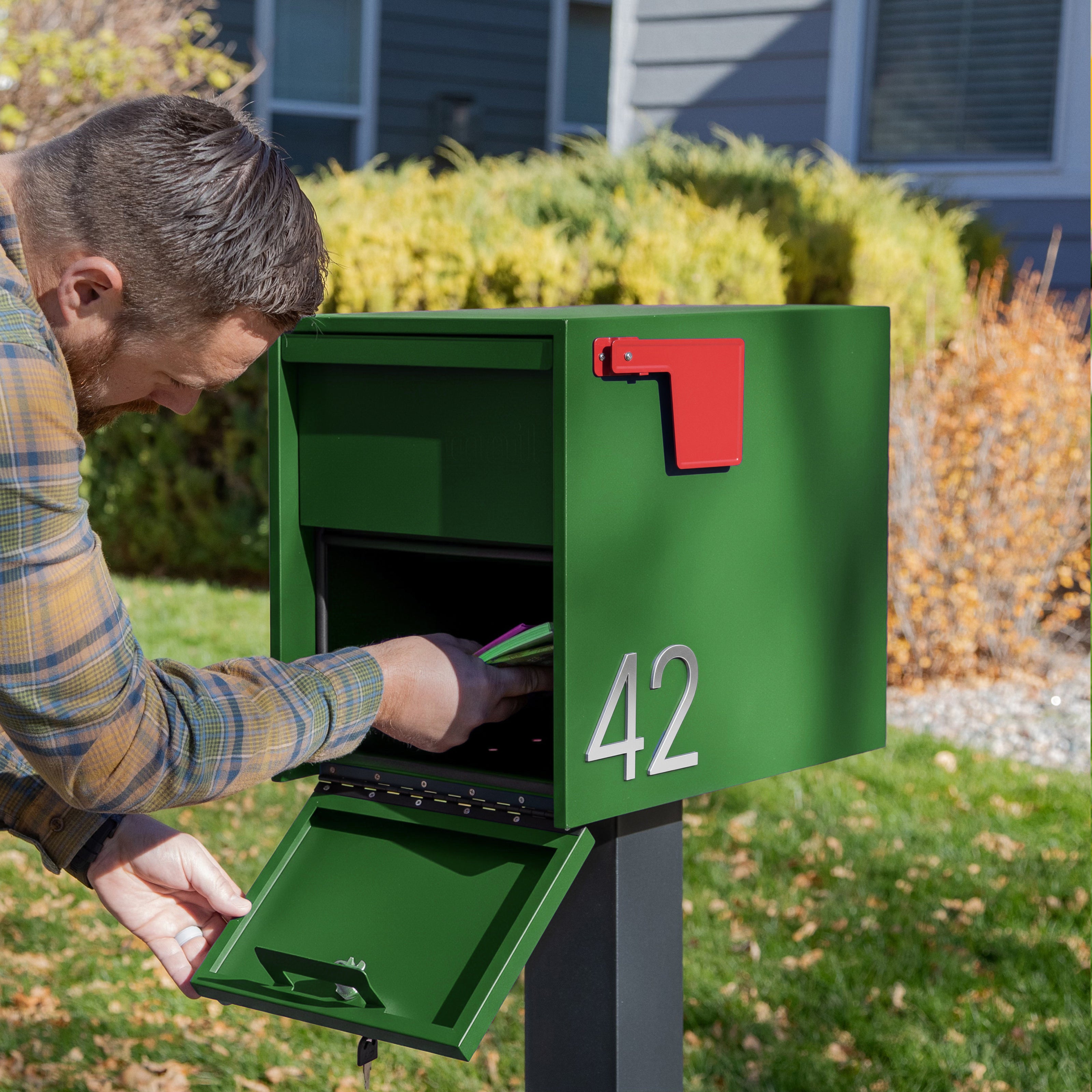 Locking Post Mount Mailbox | Large