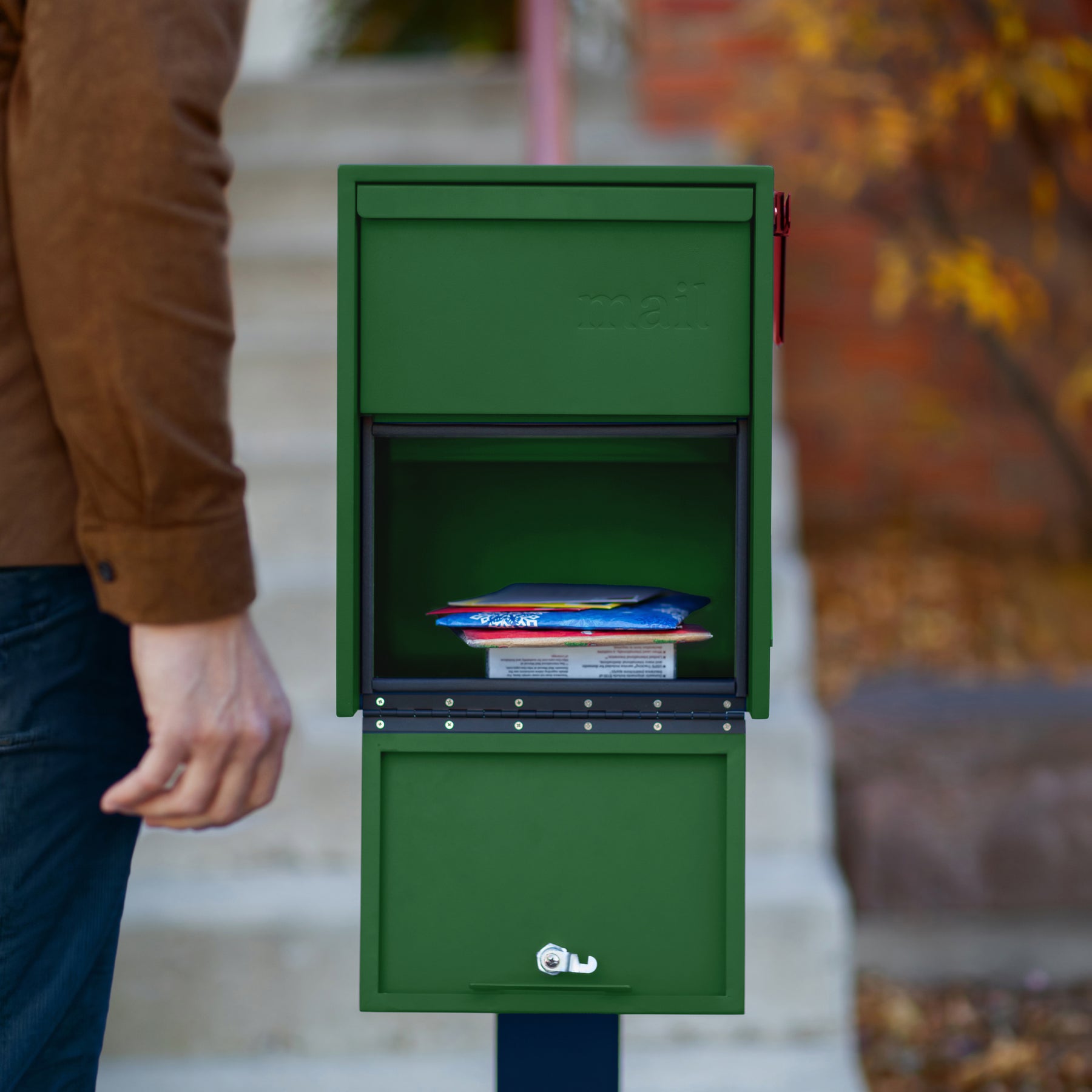 Locking Post Mount Mailbox | Large
